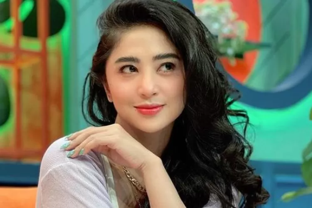 Biodata dan Perjalanan Karir Artis Dewi Persik